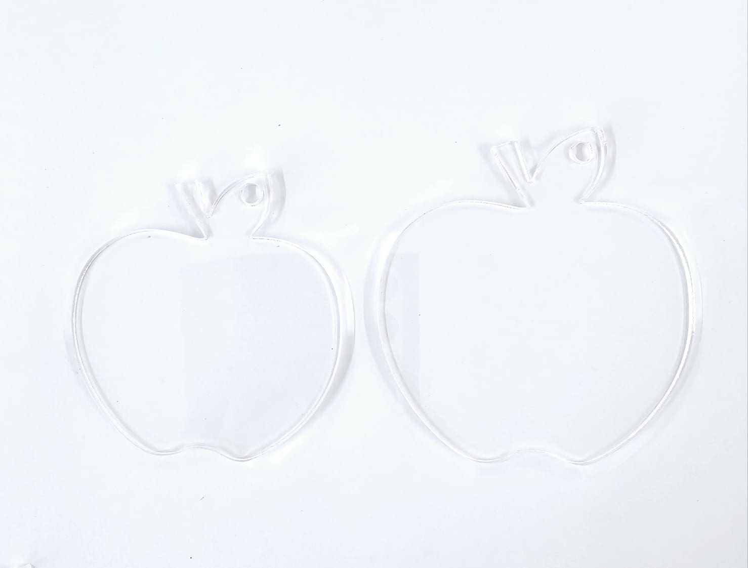 Laser Acrylic Shapes : CLEAR Apple Acrylic, Disc + 30mm Silver Split ...